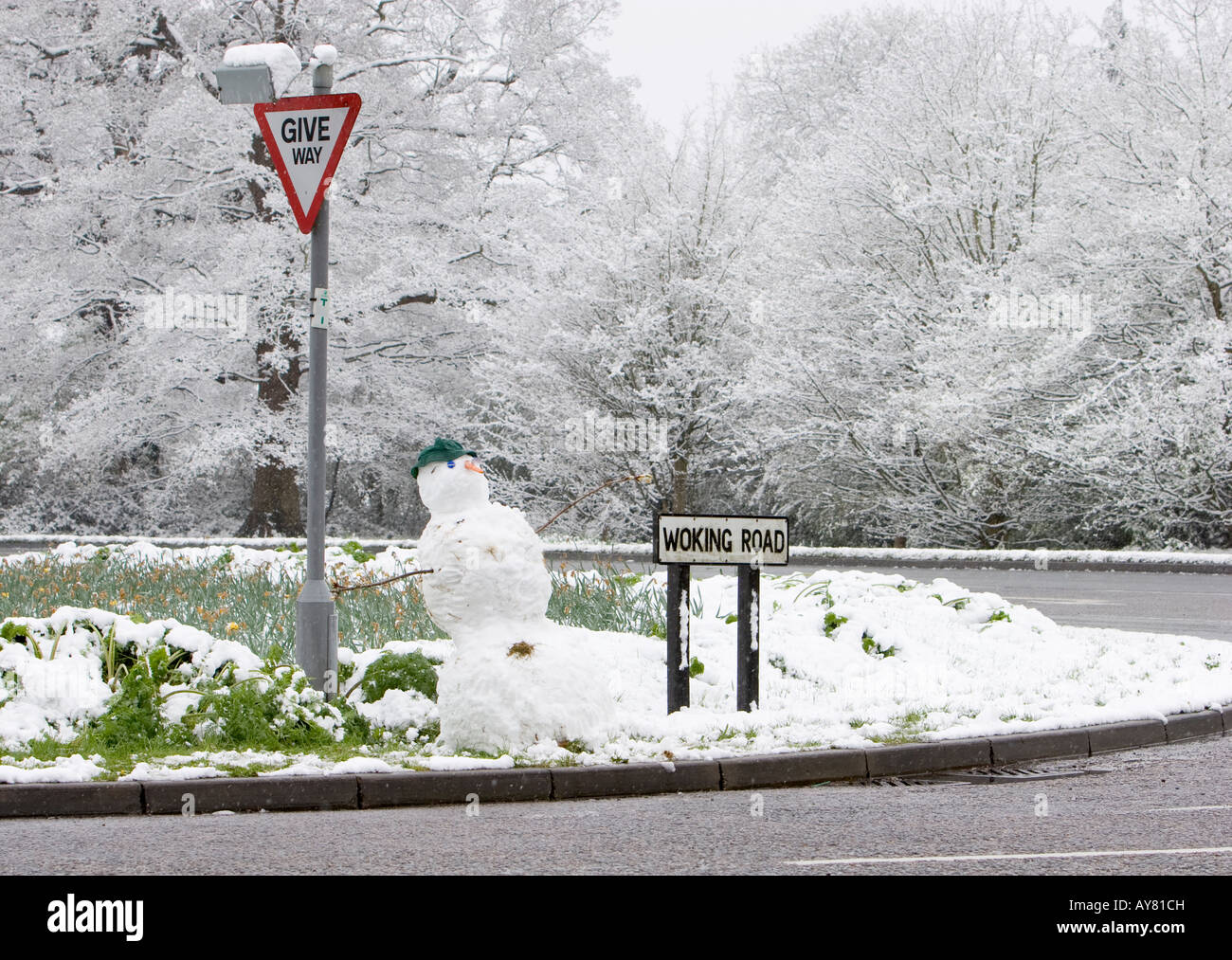 Snowman standing hi-res stock photography and images - Alamy
