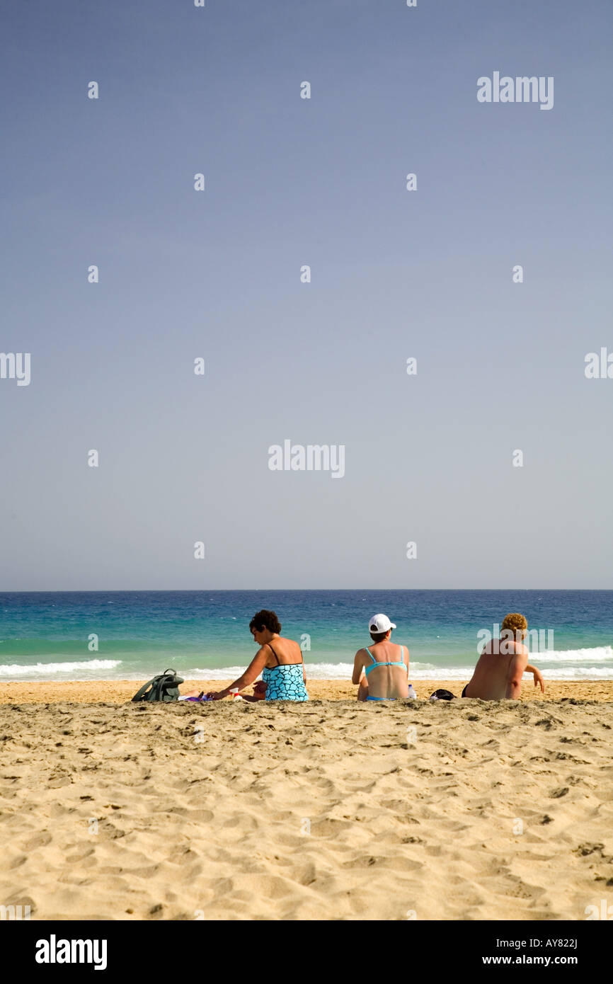 Sun bathers on the beach hi-res stock photography and images - Alamy