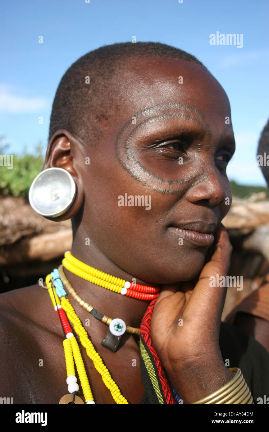 Africa tanzania members tribe woman hi-res stock photography and images ...