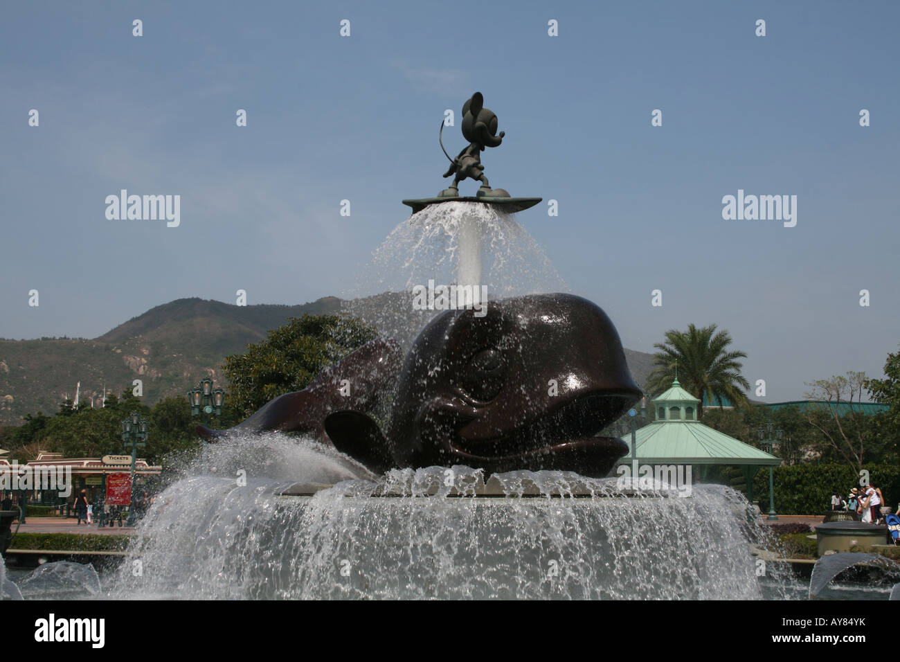 Mickey mouse fountain disneyland hi-res stock photography and images ...