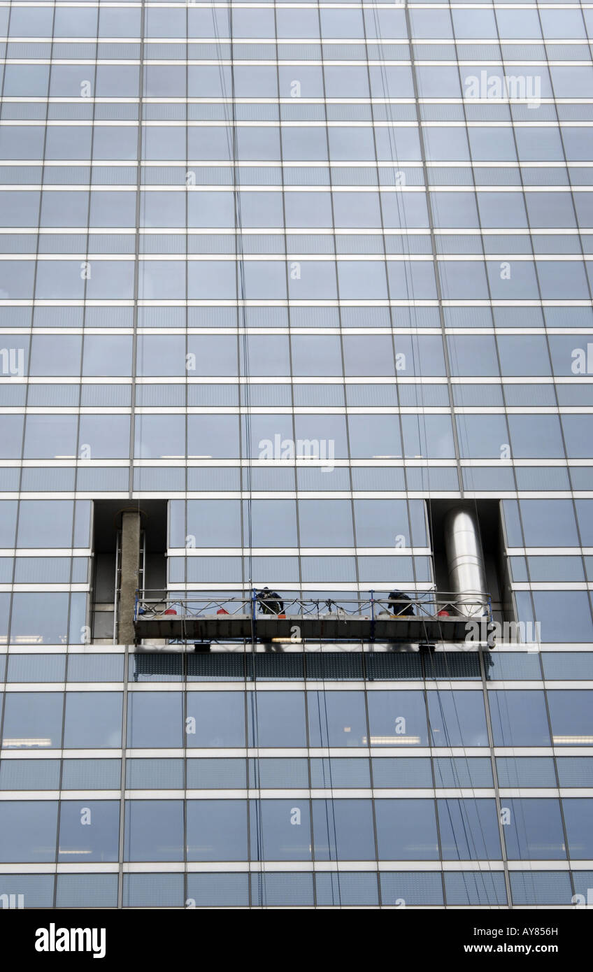 A pair of window washers work on a skyscraper in Chicago Stock Photo ...