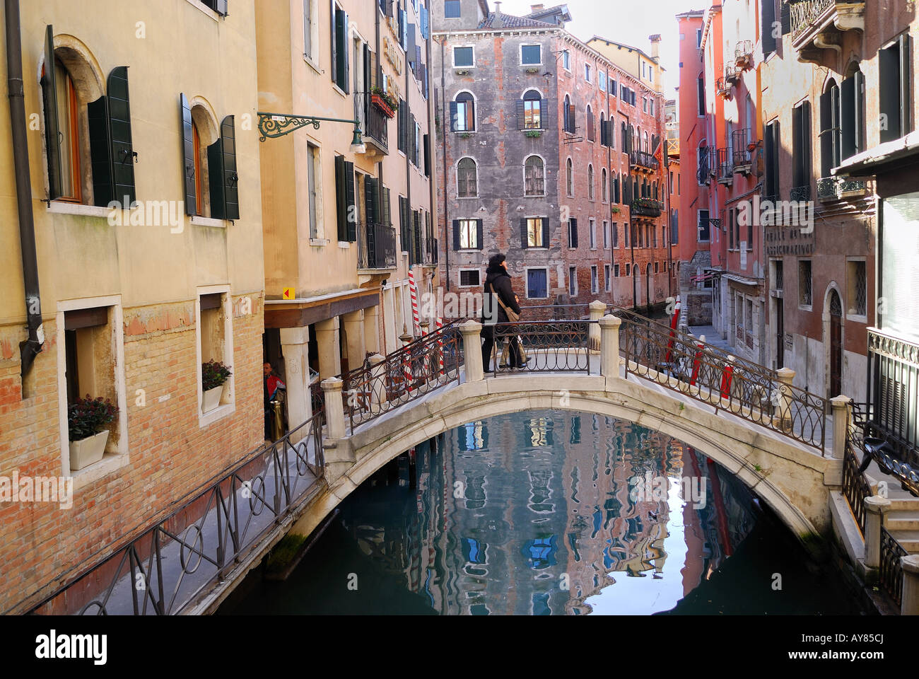Venice narrow canal bridge hi-res stock photography and images - Alamy