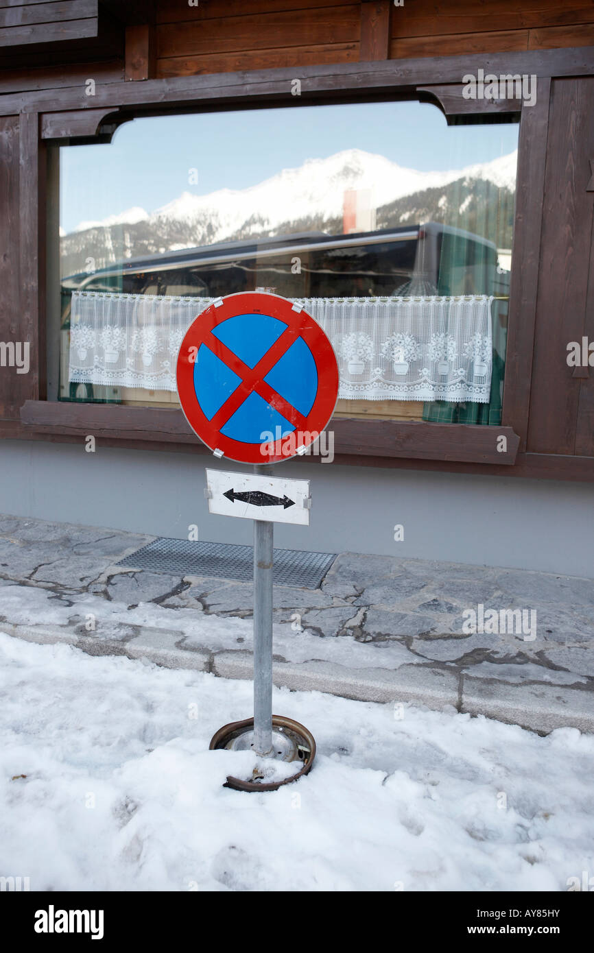 Traffic sign outside a hotel Stock Photo - Alamy