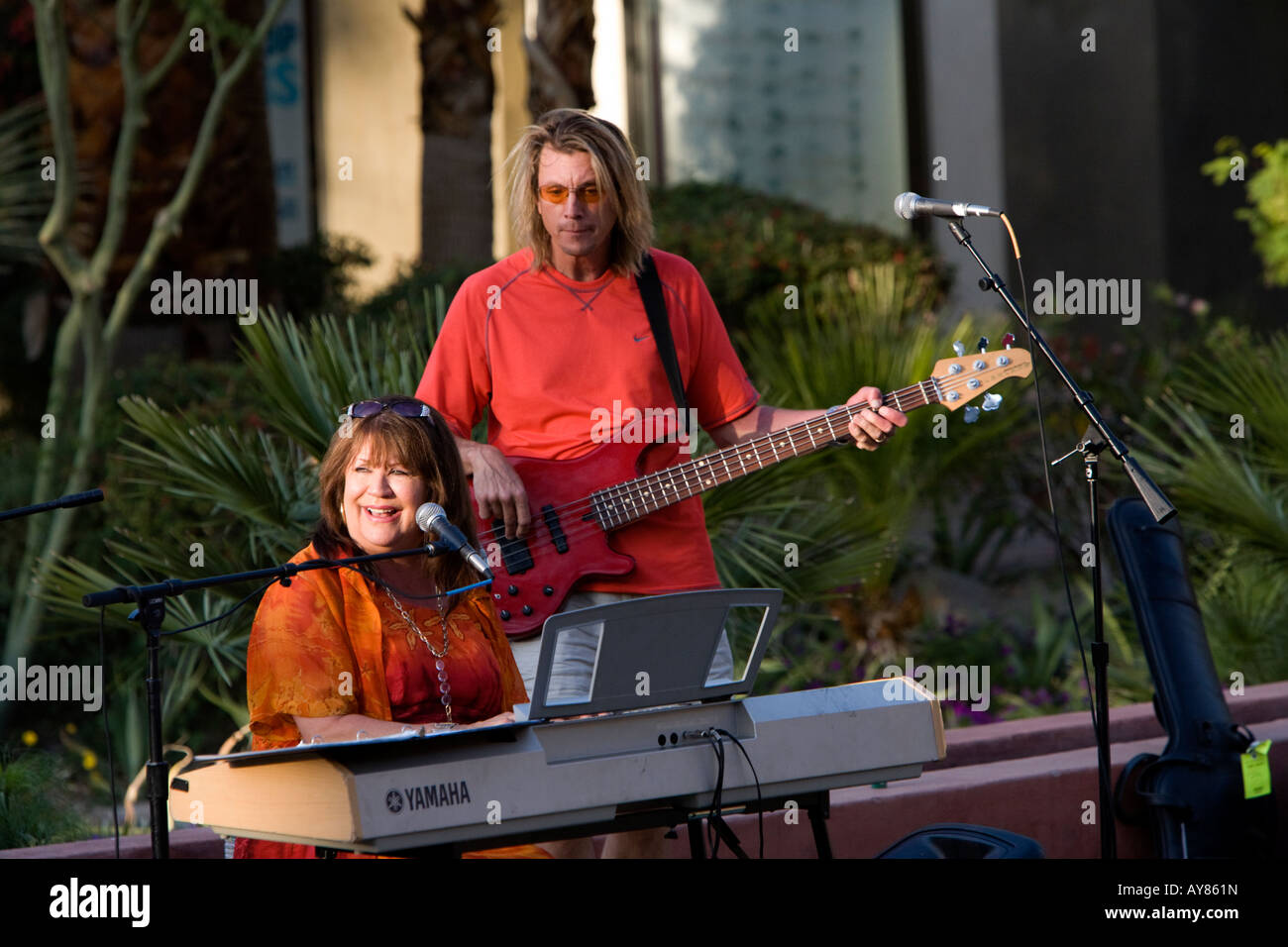 Keyboard bass hi-res stock photography and images - Alamy