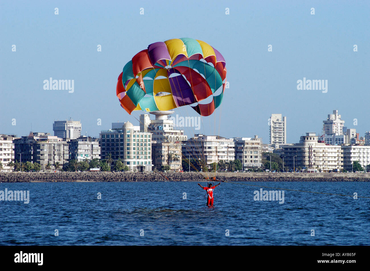 PARA SAILING OFF MUMBAI COAST MUMBAI MAHARASHTRA INDIA Stock Photo - Alamy