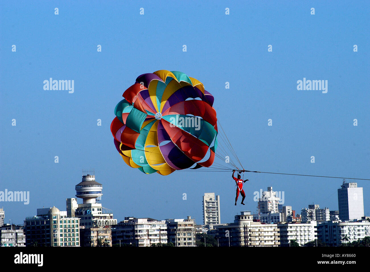PARA SAILING OFF MUMBAI COAST MUMBAI MAHARASHTRA INDIA Stock Photo - Alamy