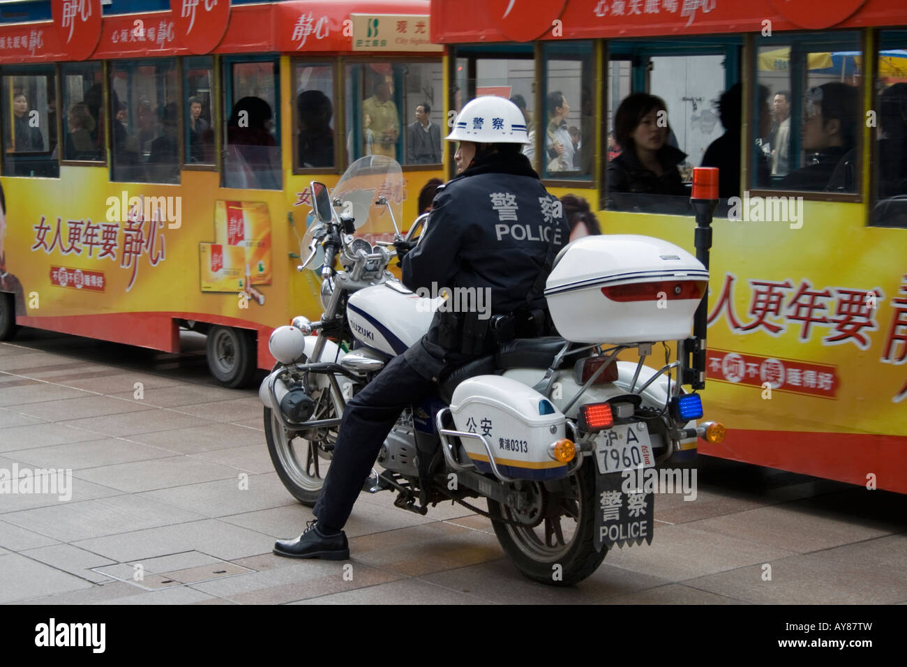 Shanghai police hi-res stock photography and images - Alamy