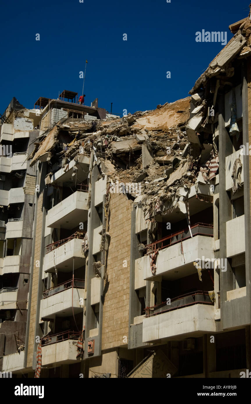 Beirut bombing building building hi-res stock photography and images ...