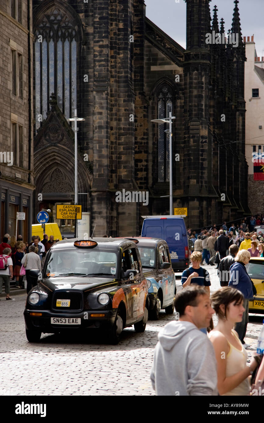Black taxi cabs Lawnmarket Edinburgh Scotland Stock Photo - Alamy