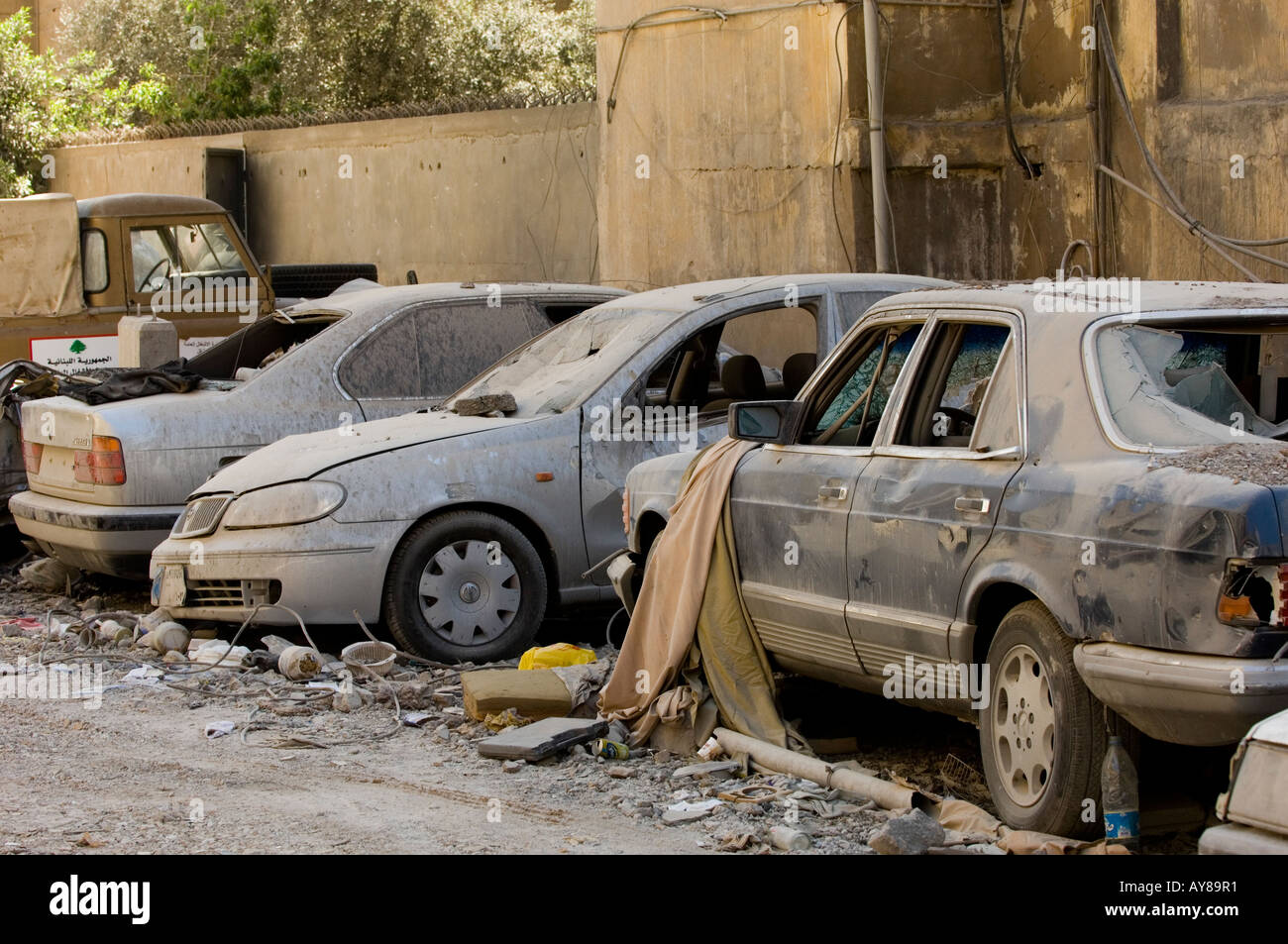 Exploded cars hi-res stock photography and images - Alamy