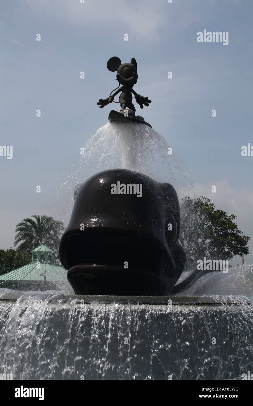 Mickey mouse fountain disneyland hi-res stock photography and images ...