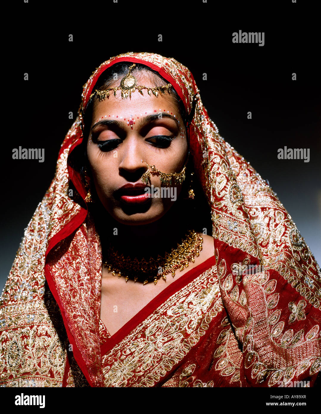 Indian woman fabric mumbai hi-res stock photography and images - Alamy