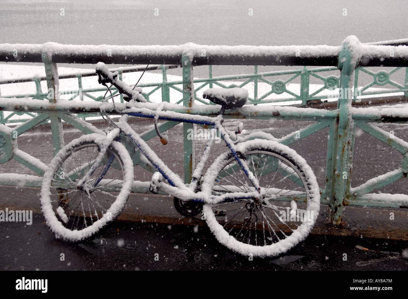 Weather snow bicycle hi-res stock photography and images - Alamy