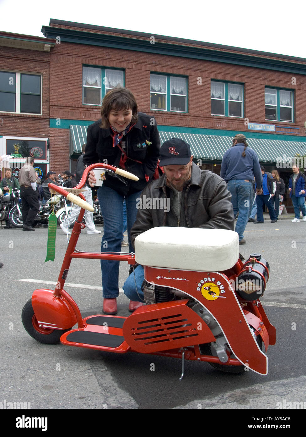 Restored 1946 Clinton Doodle Bug scooter at motorcycle show in ...