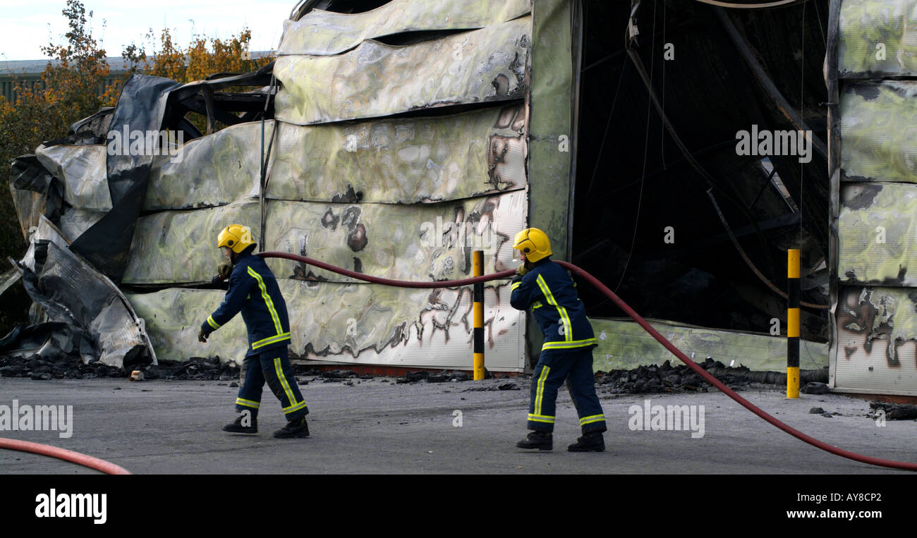 FIREMEN FIGHTING FIRE AT A FACTORY IN ENGLAND Stock Photo - Alamy