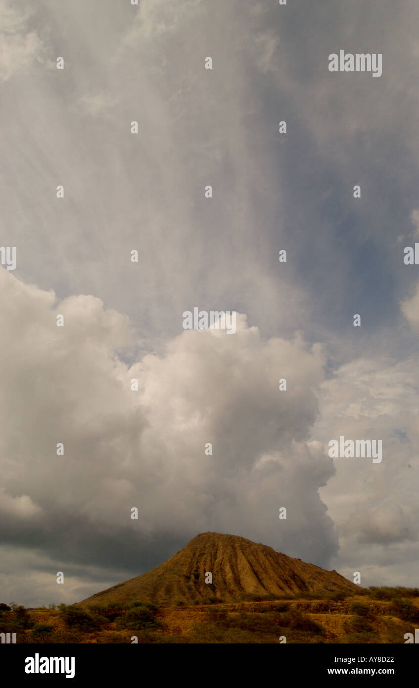 Vertical color image of a mountain on the island of Oahu Hawaii Stock ...