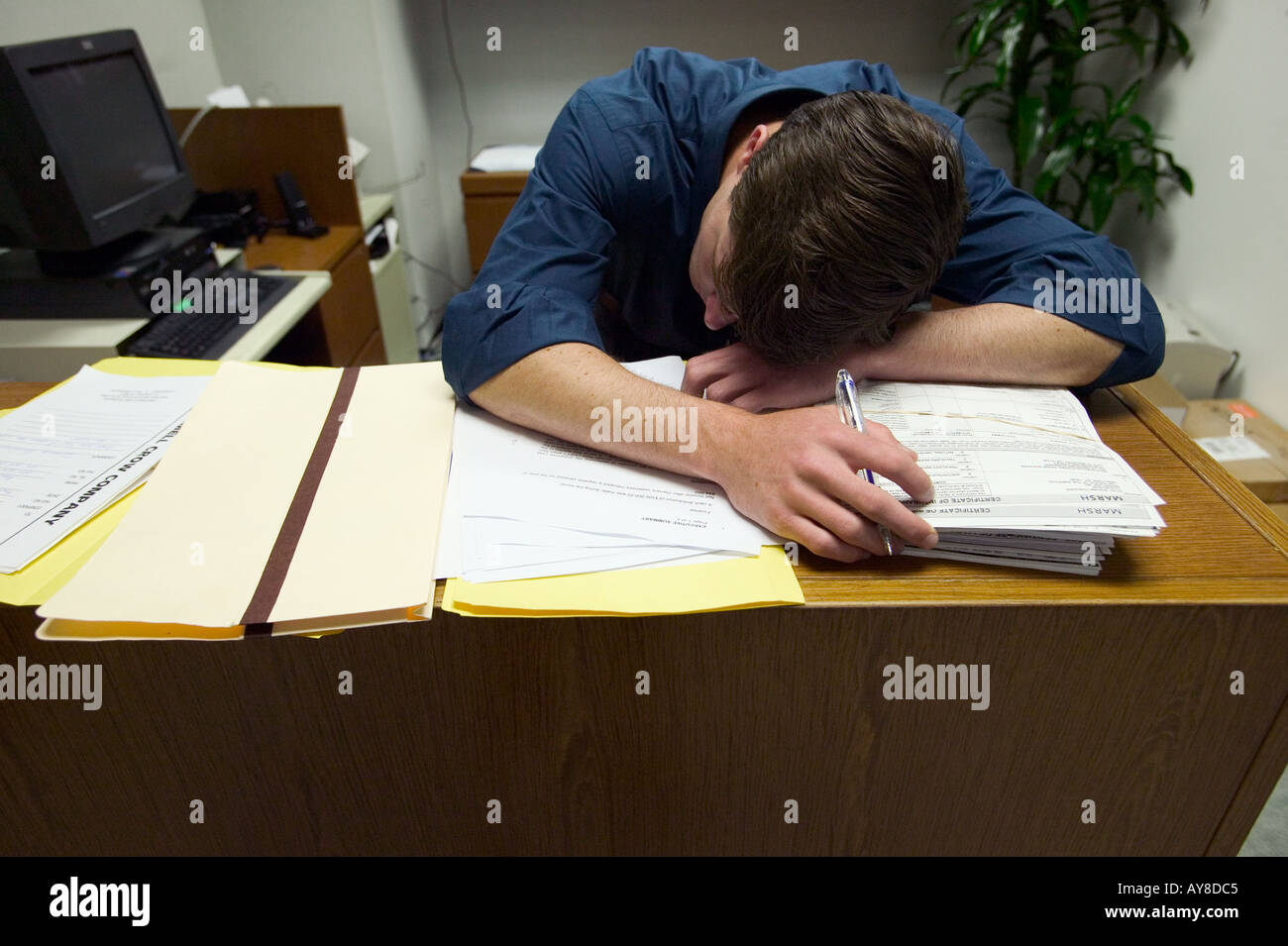 Stress out and overworked office employee goes to sleep on desk Stock ...