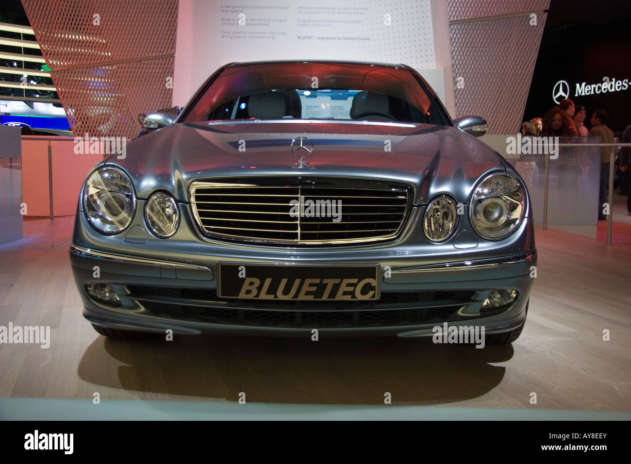 Front griddle of the Mercedes car at Detroit auto show in 2006 - wide ...
