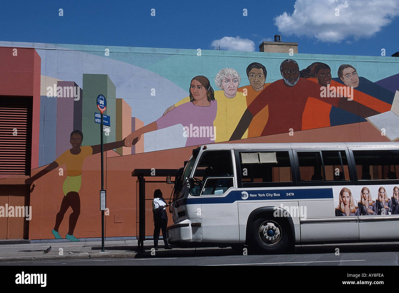 Harlem bus stop hi-res stock photography and images - Alamy