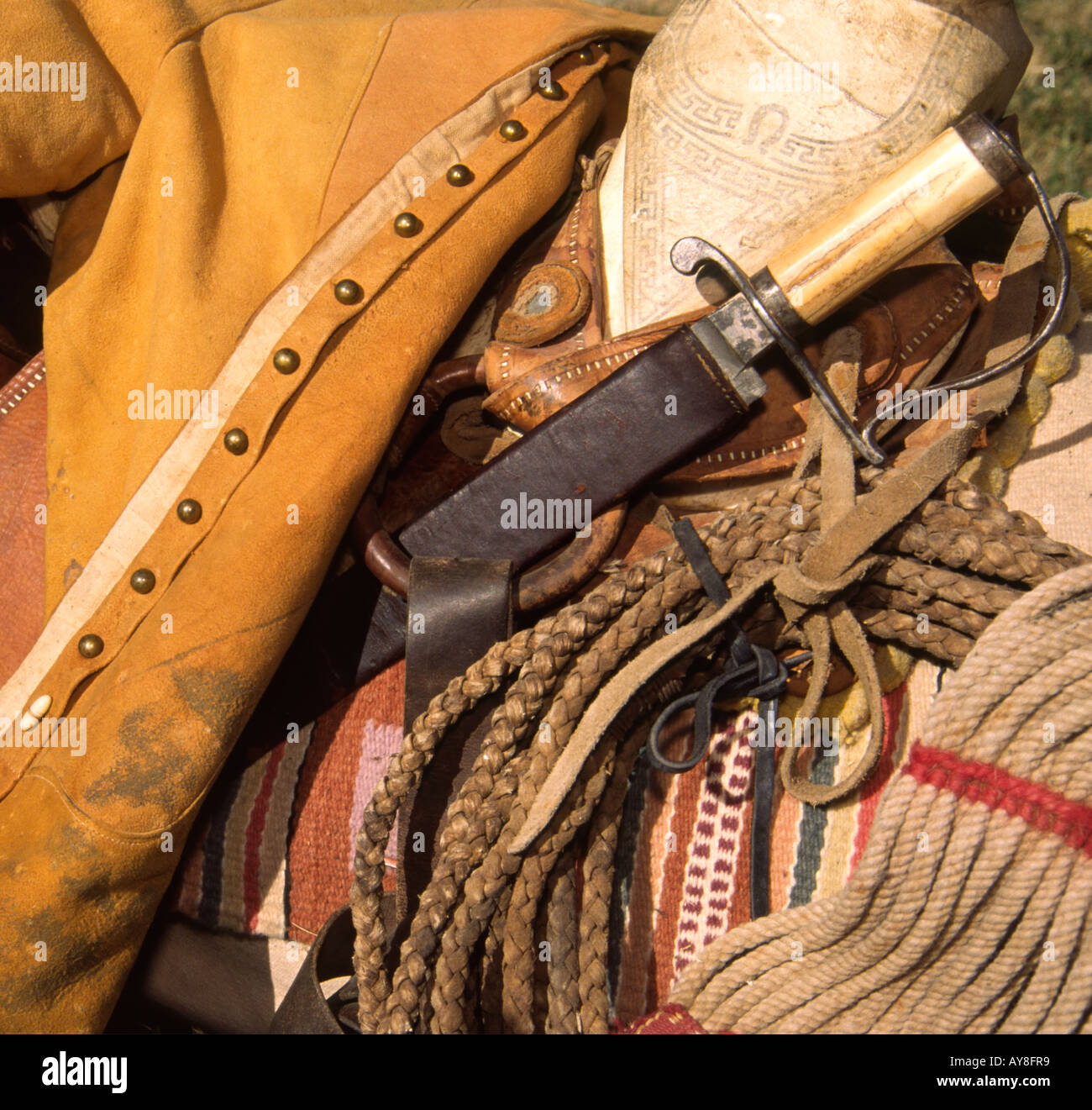Knife cinch blanket rope hi-res stock photography and images - Alamy