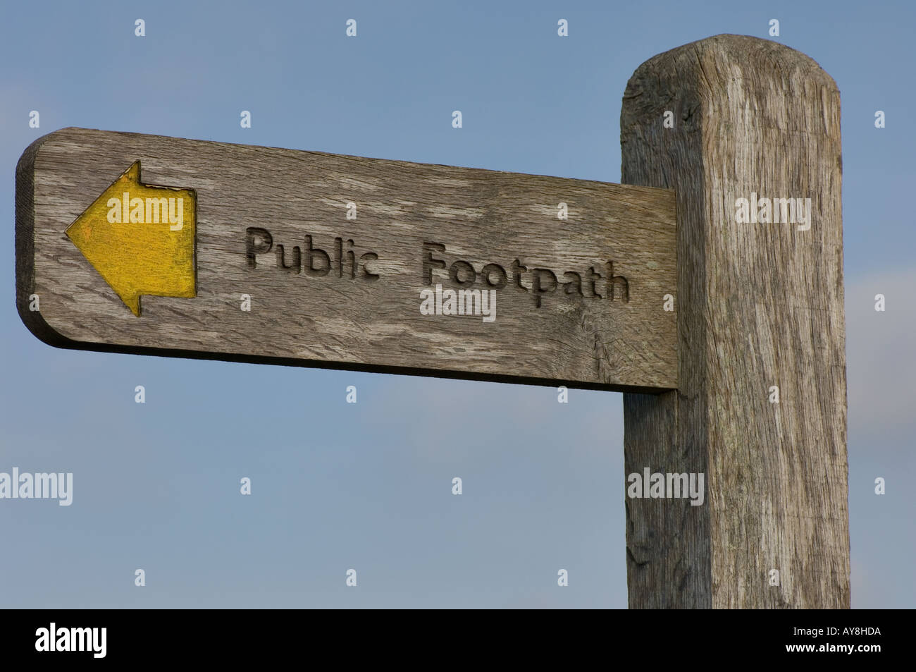 Wooden Public footpath sign in UK Stock Photo - Alamy