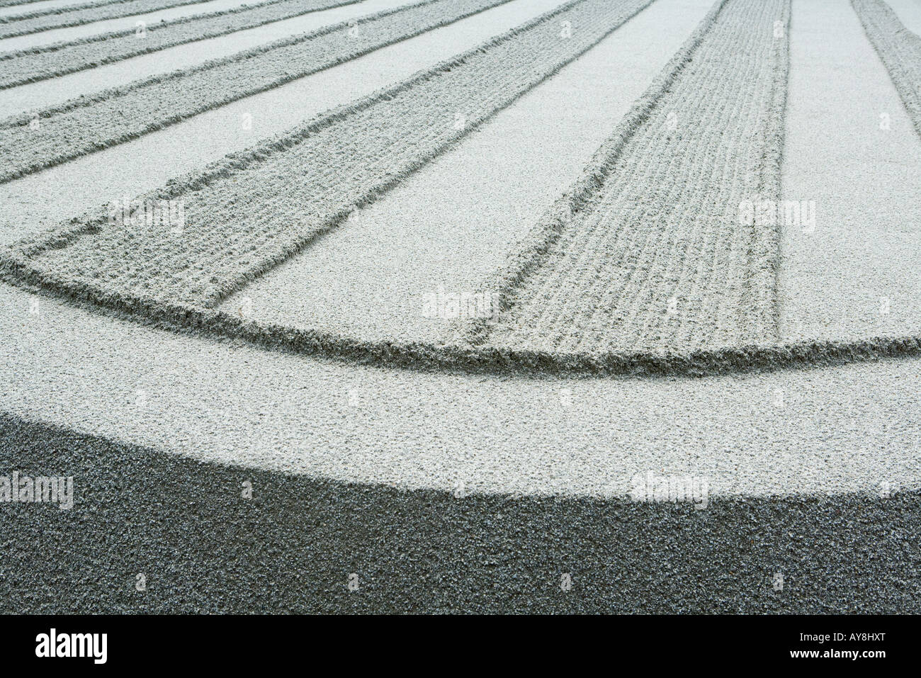 Patterns in gravel in rock garden Stock Photo - Alamy
