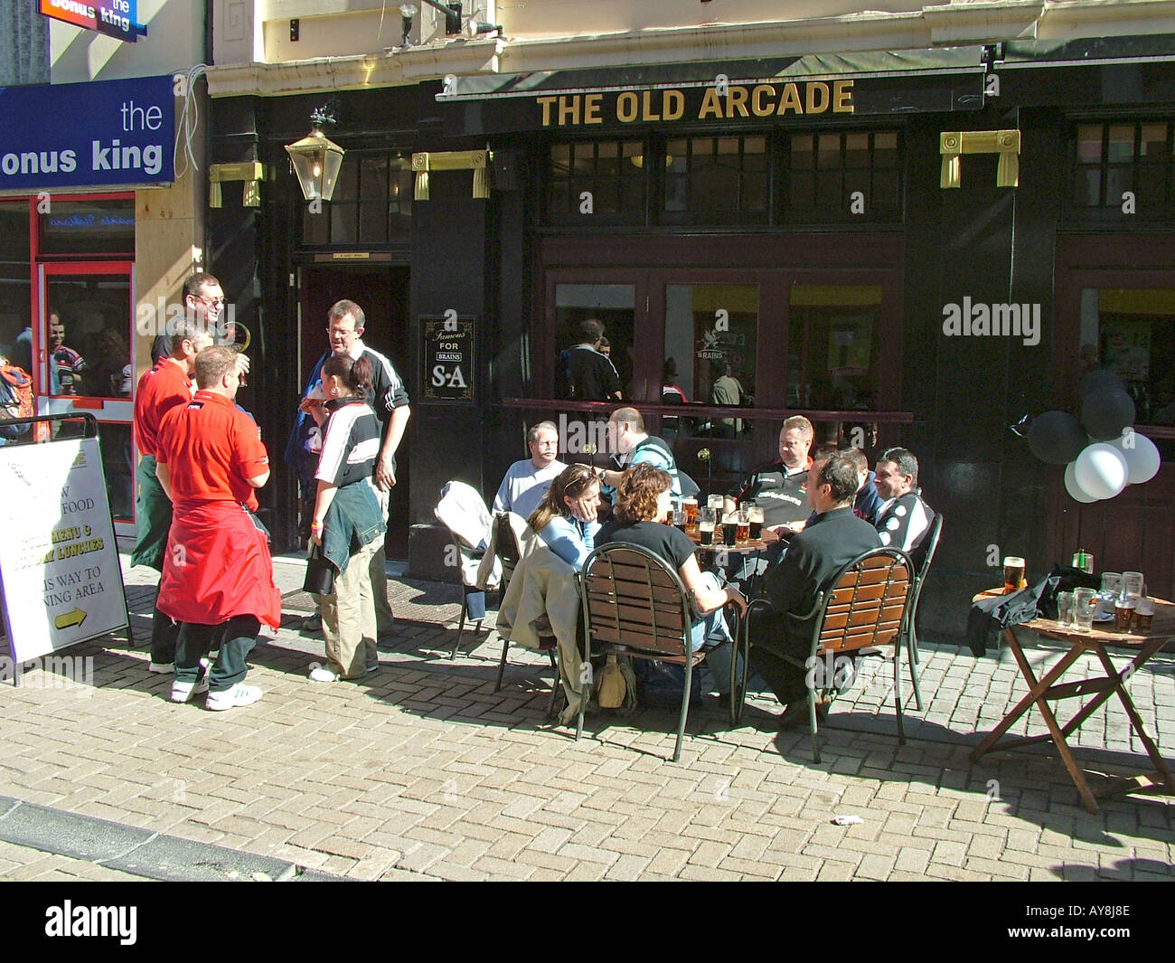 Welsh people rugby fans hi-res stock photography and images - Alamy