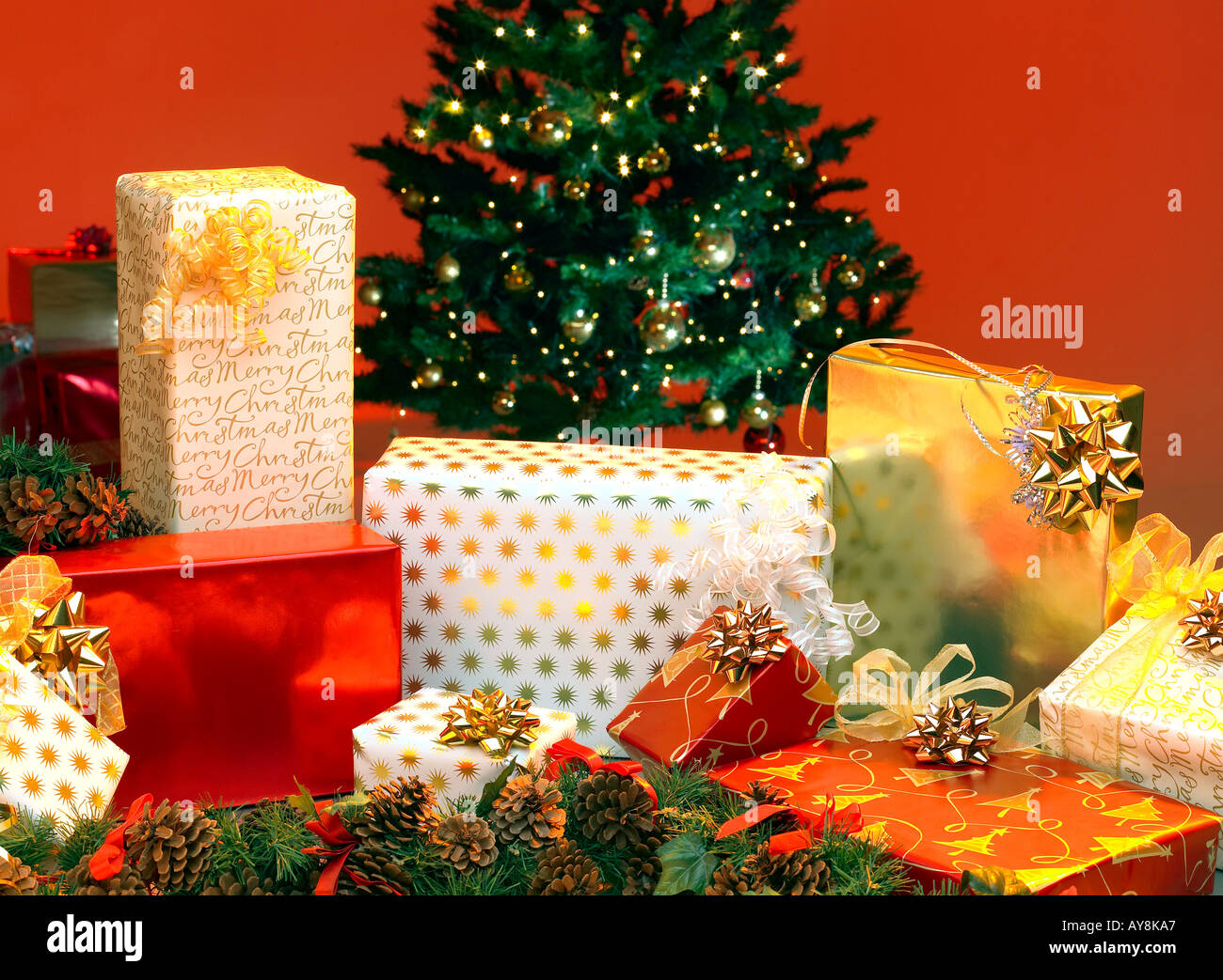 Father christmas with parcel hi-res stock photography and images - Alamy