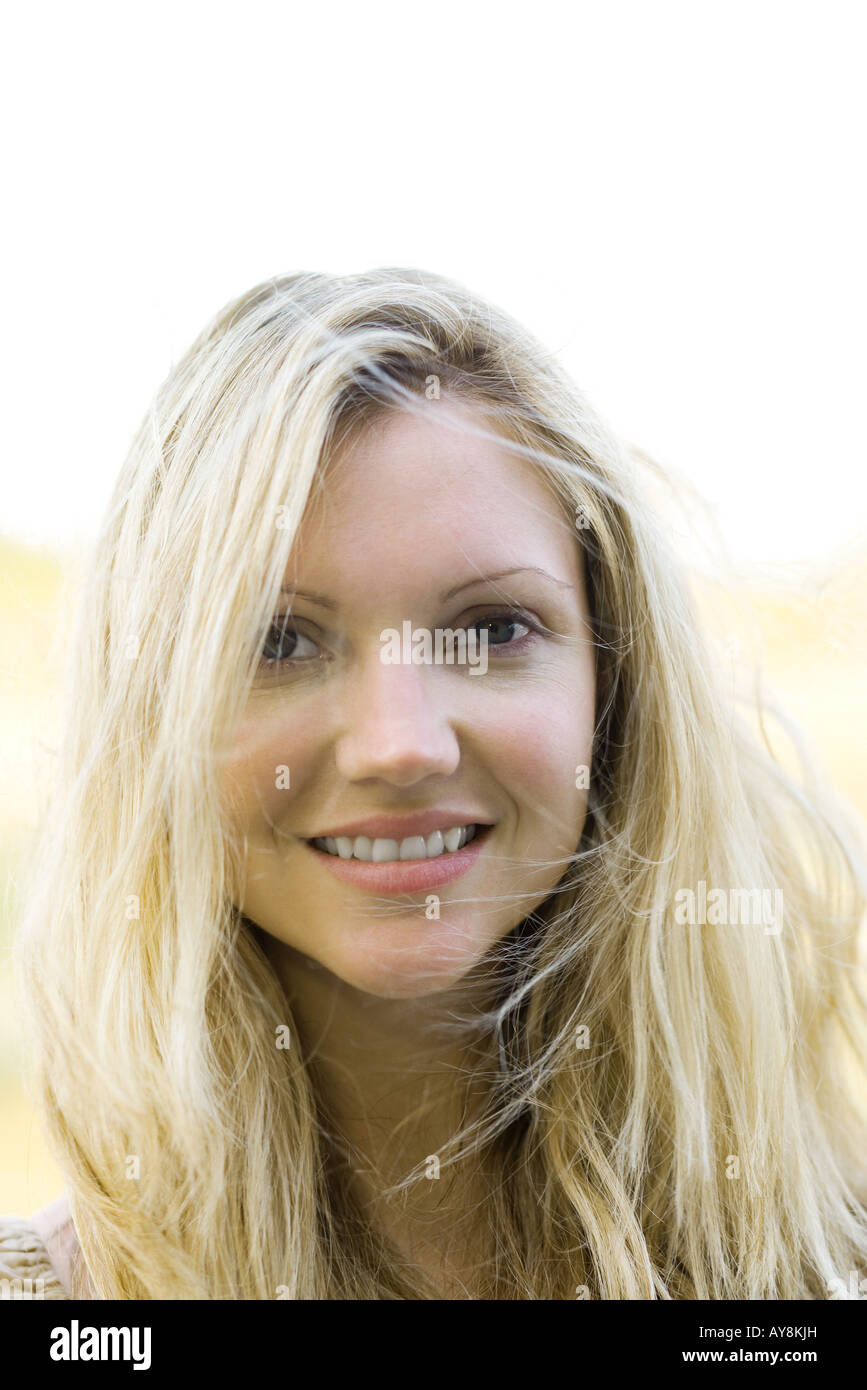 Woman smiling at camera, portrait Stock Photo - Alamy