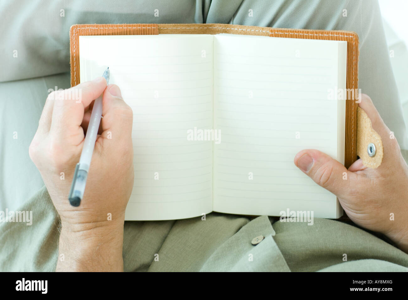 Left handed writing hi-res stock photography and images - Alamy