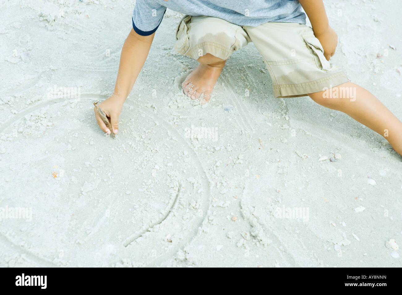 Drawing circles in the sand hi-res stock photography and images - Alamy