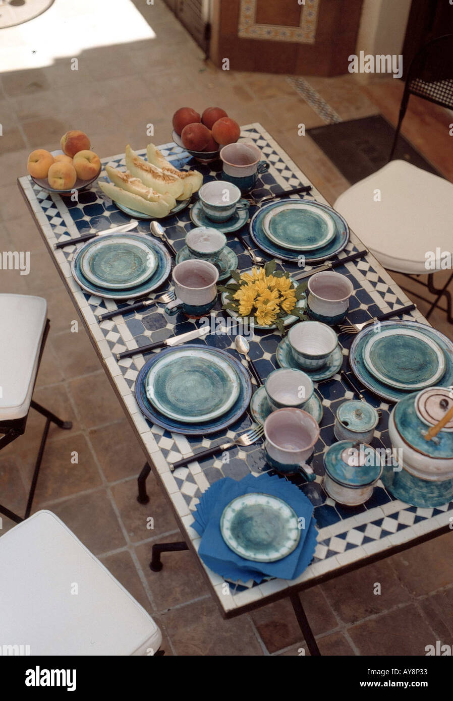 Gedeckter tisch hi-res stock photography and images - Alamy