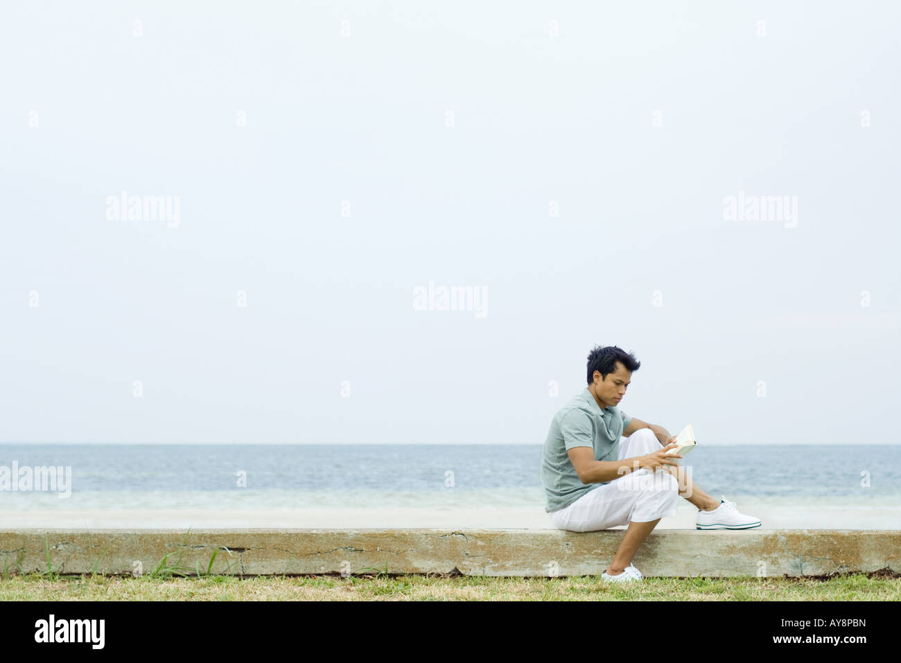 Men only books outside hi-res stock photography and images - Alamy