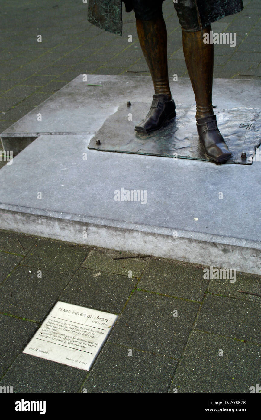 Legs statue hi-res stock photography and images - Alamy