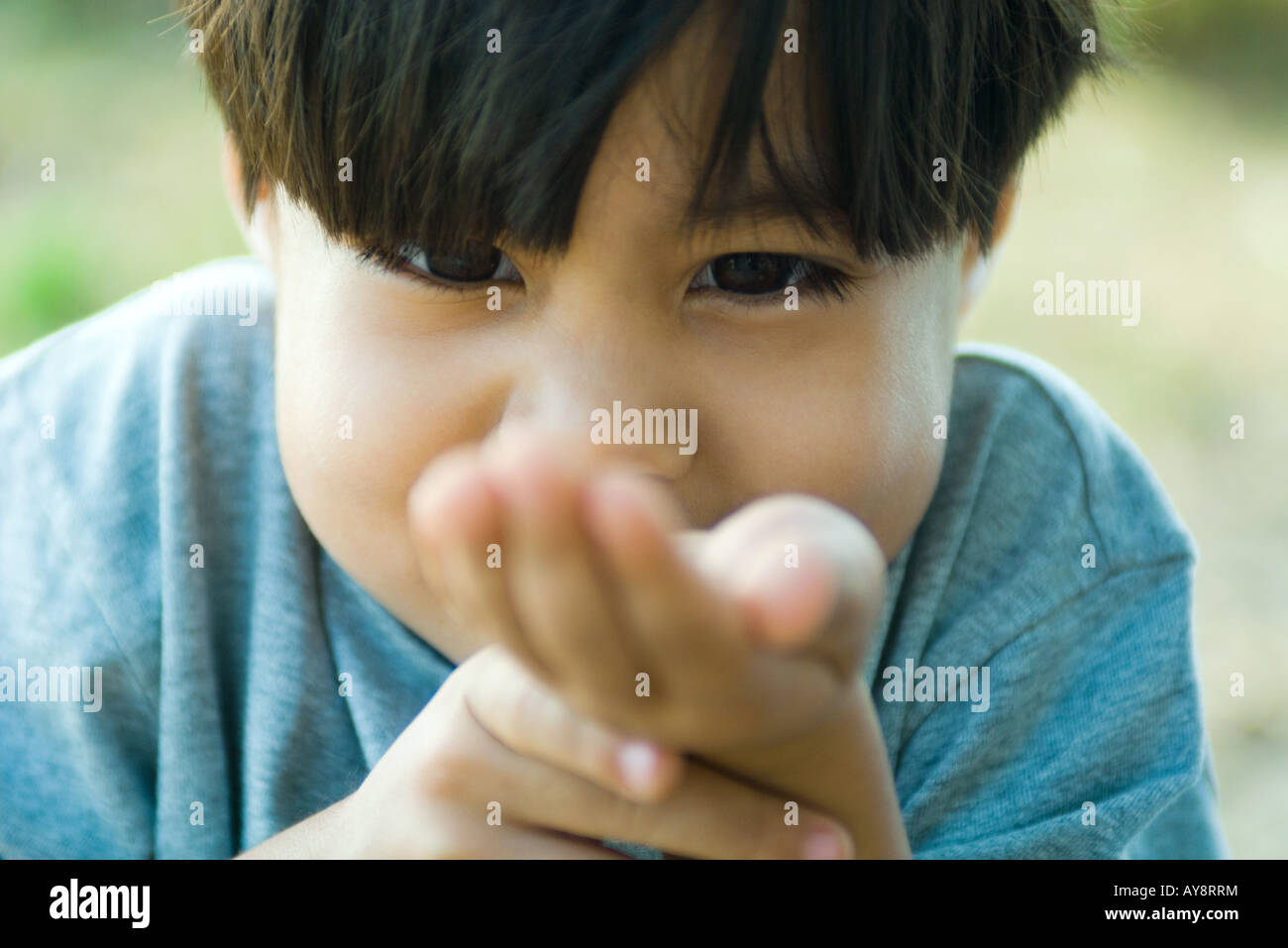 Child looking down shot from below hi-res stock photography and images ...