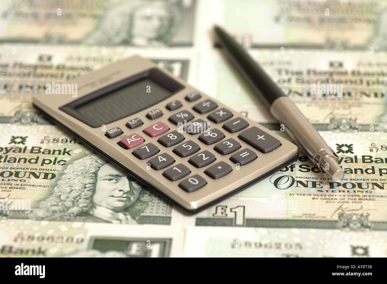 Pounds notes and calculator hi-res stock photography and images - Alamy