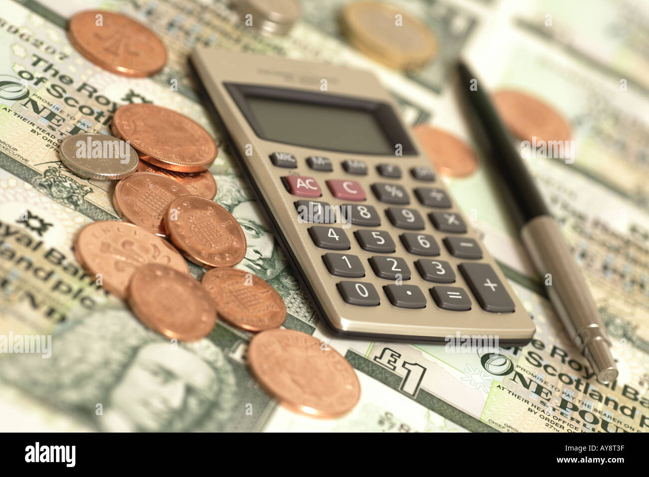 Bank notes uk piles hi-res stock photography and images - Alamy