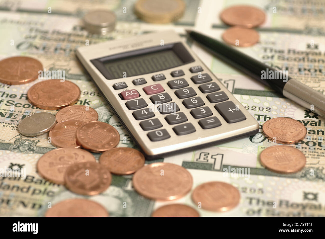 Bank notes uk piles hi-res stock photography and images - Alamy