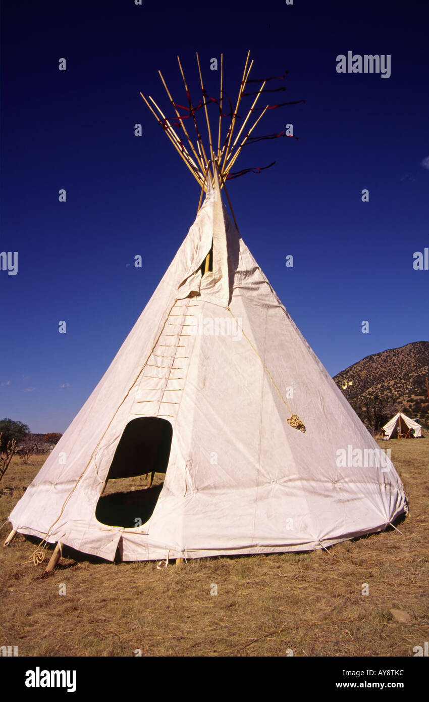 Native american tepee hi-res stock photography and images - Alamy