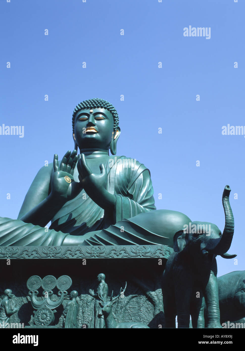 Japanese temple statue hi-res stock photography and images - Alamy