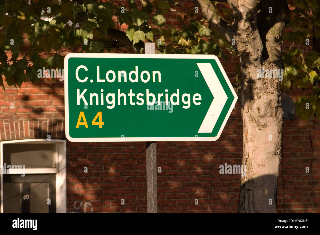 street sign central london knightsbridge A4 Stock Photo - Alamy