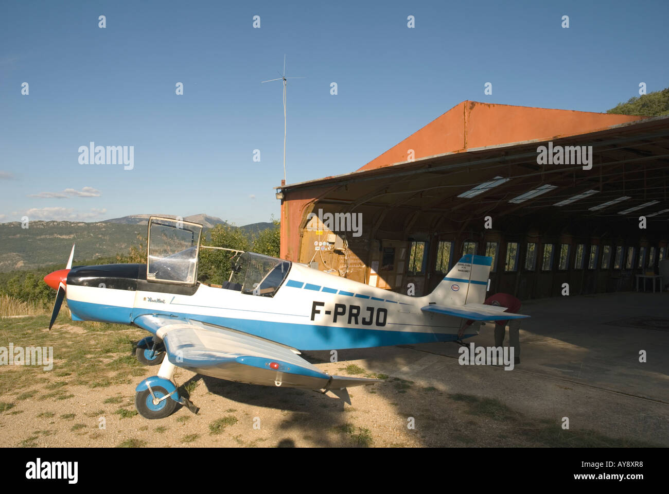 Two seater airplane hi-res stock photography and images - Alamy