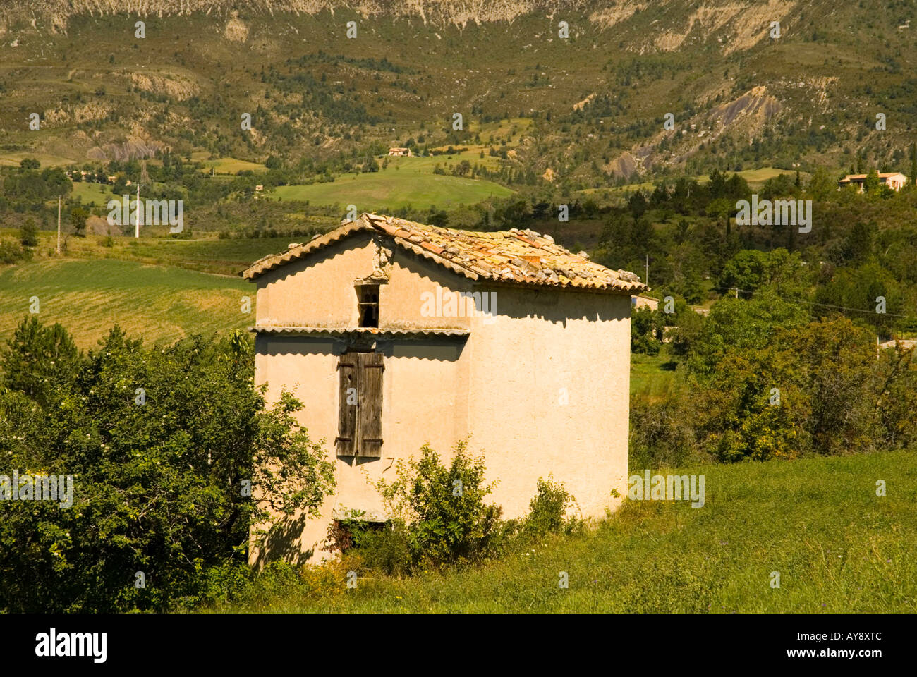 A French farm Cabin at La motte Chalencon, Dome France Stock Photo - Alamy