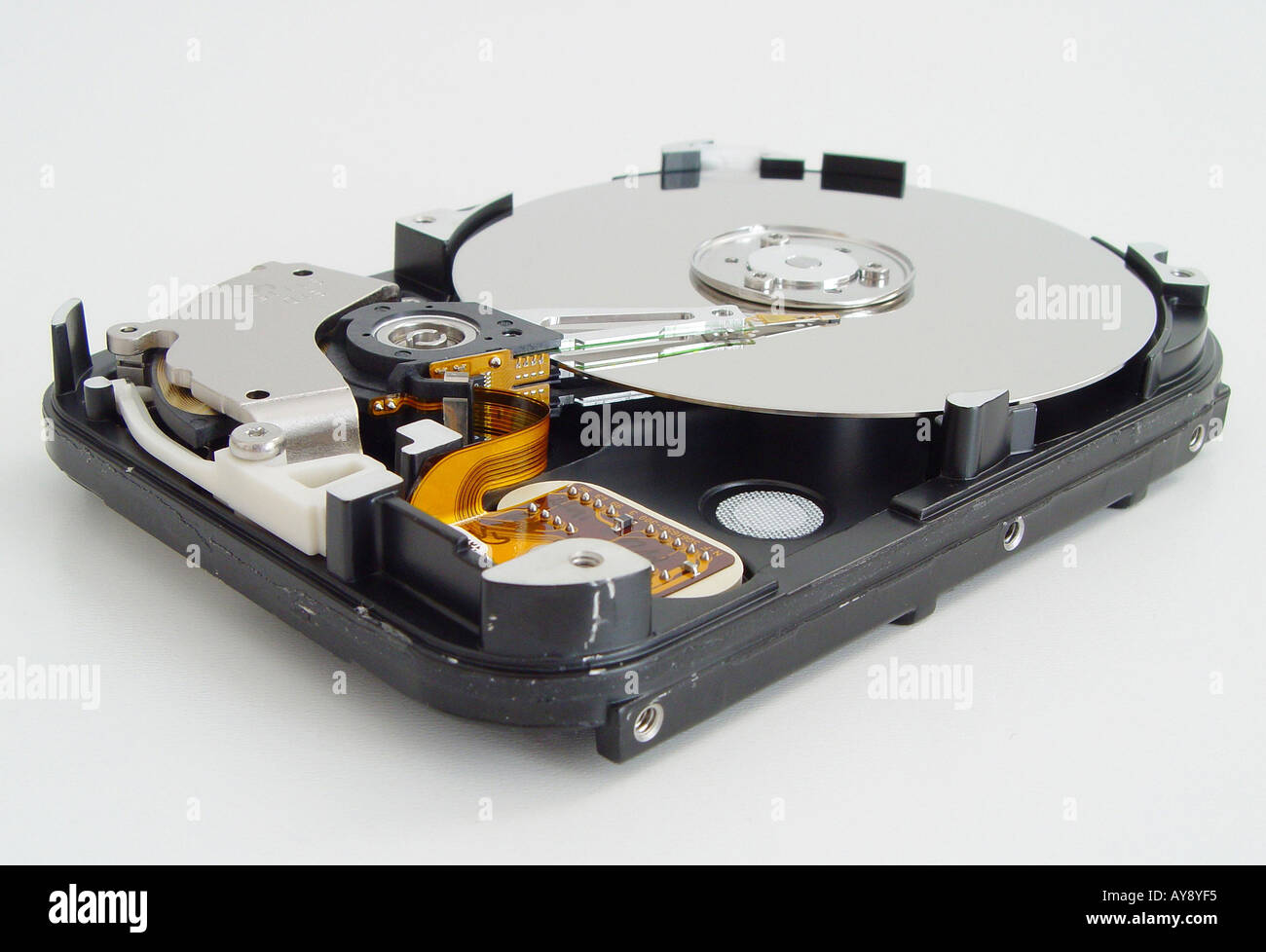 Ausgebaute geoeffnete Festplatte eines Computers Stock Photo - Alamy