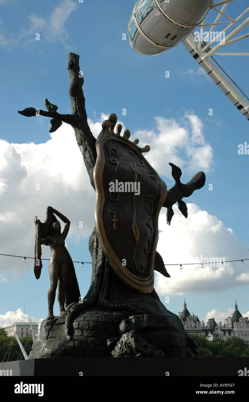 Dali clock hi-res stock photography and images - Alamy