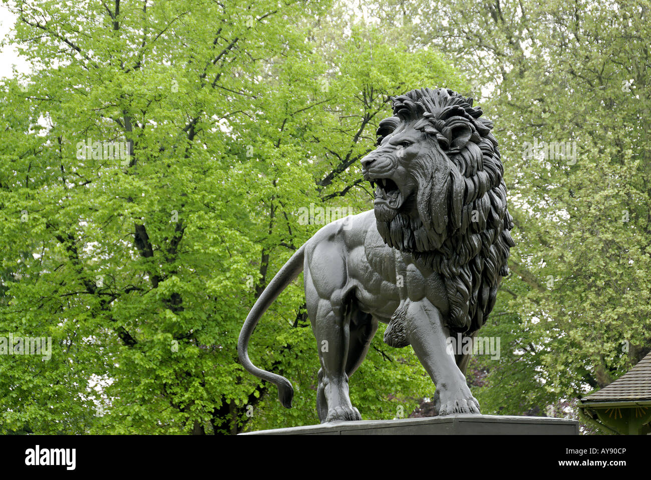 Forbury lion hi-res stock photography and images - Alamy