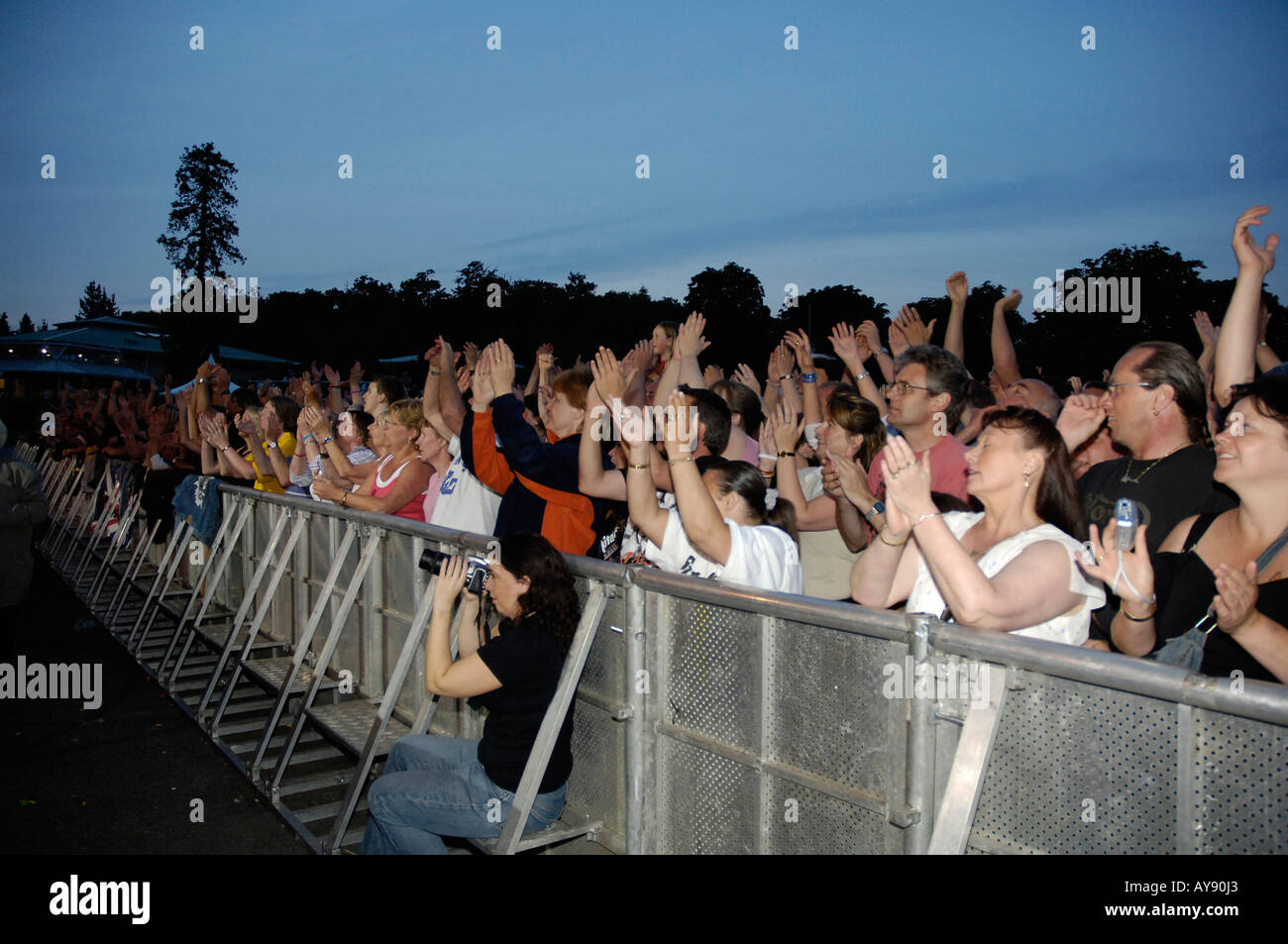 Croud concert hi-res stock photography and images - Alamy