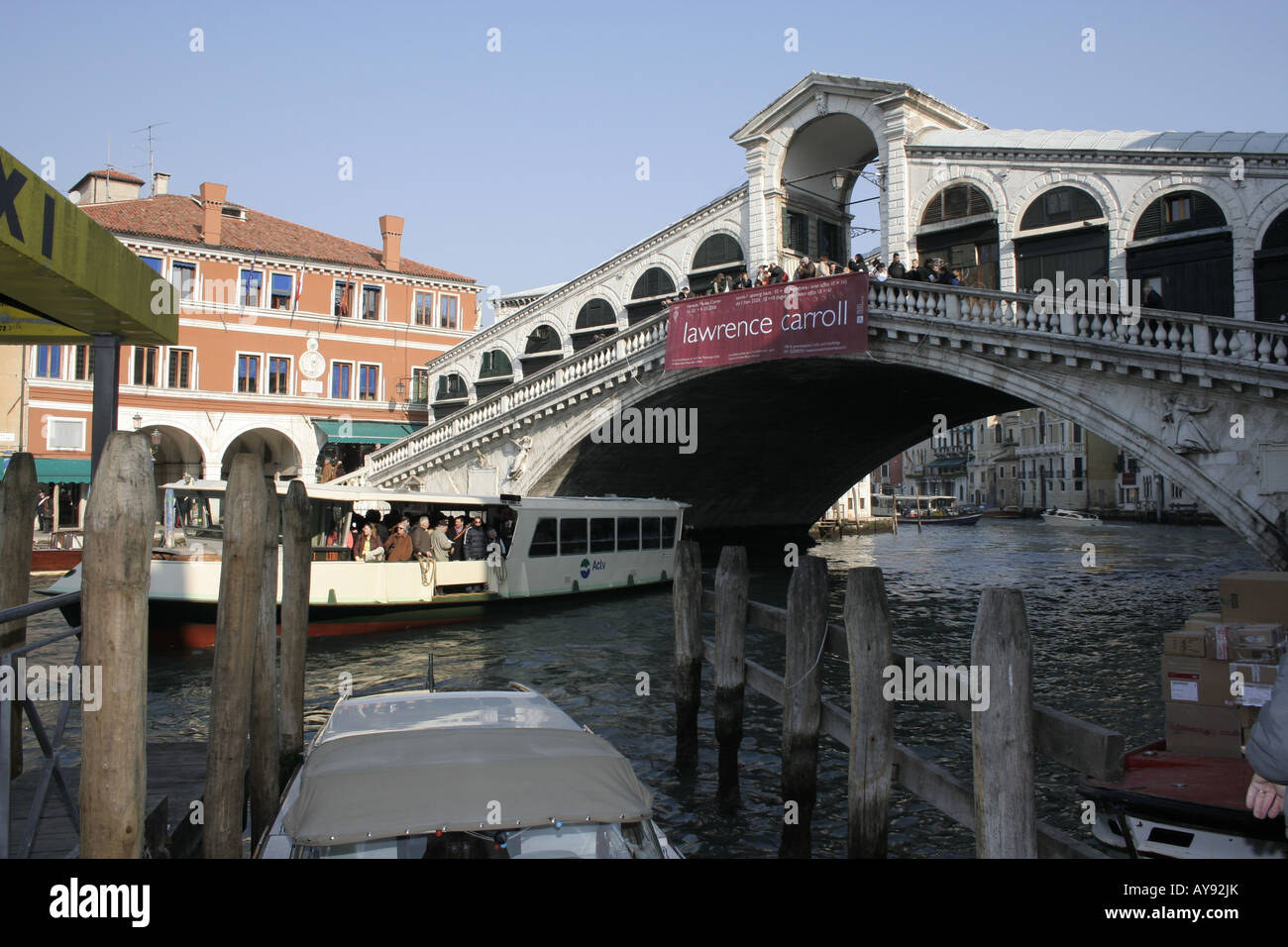 Covered bridge venice hi-res stock photography and images - Alamy