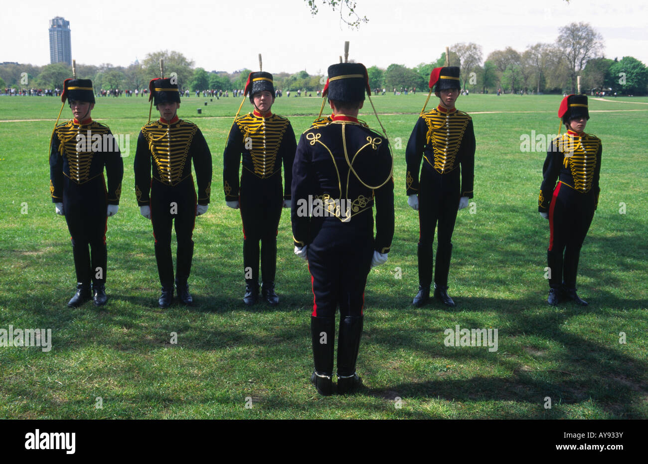 Gun salute hi-res stock photography and images - Alamy