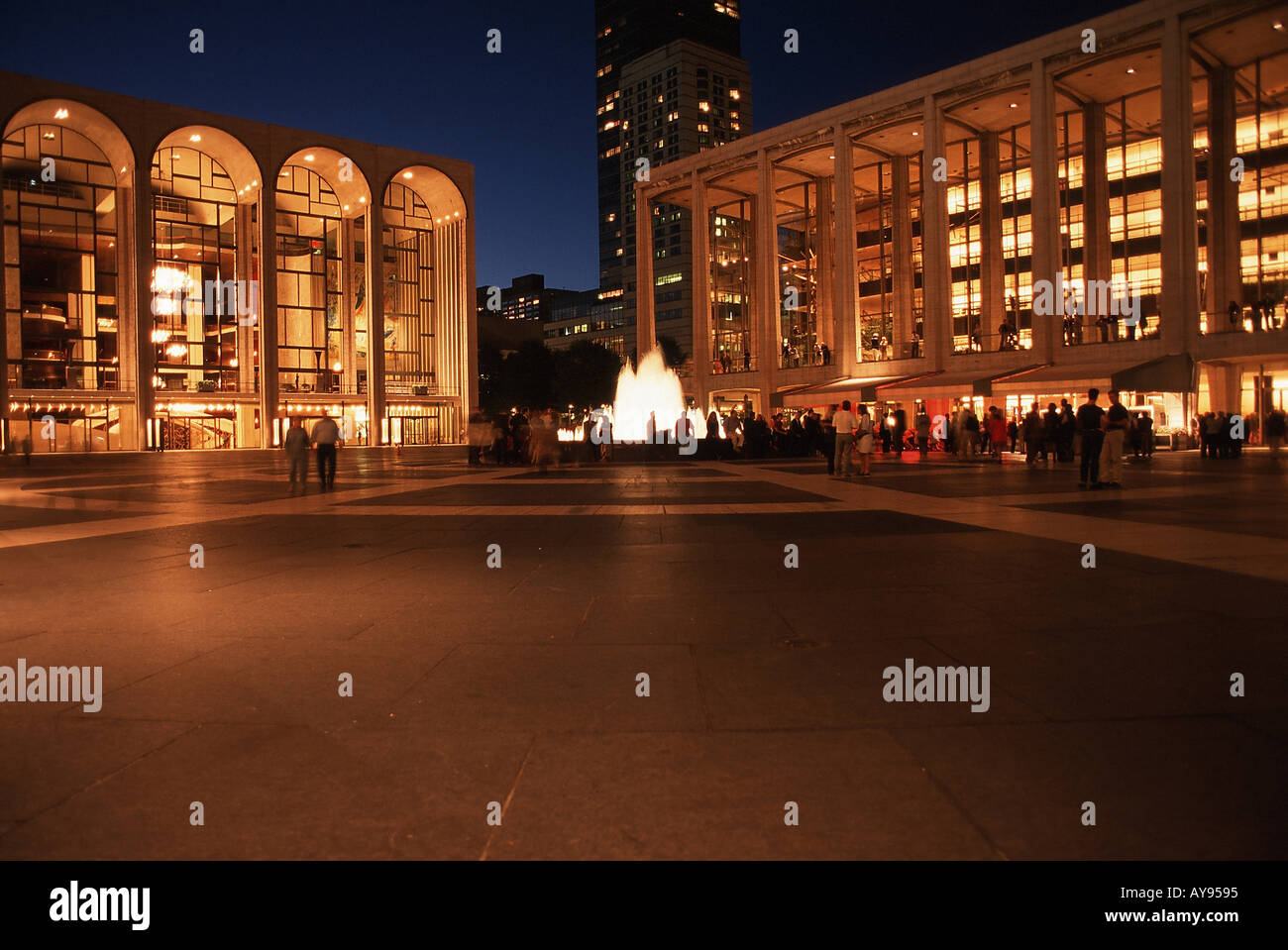 Metropolitan opera house lincoln center night hi-res stock photography ...